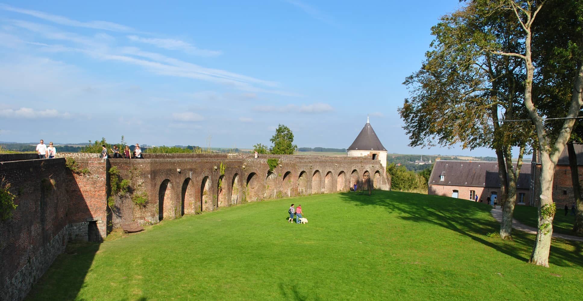 Montreuil-sur-Mer - France - Le Tour du Monde en 80 Ans